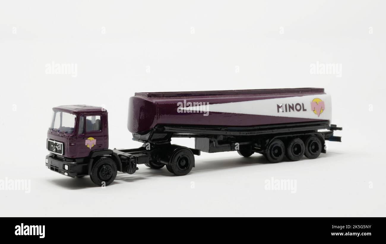 Automodell DDR MAN F 90 19.322 Tanksattelzug, violette MINOL 1991-1994 ...
