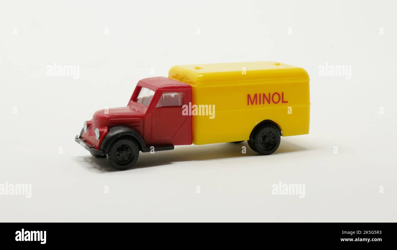 Automodell DDR Robur Garant 30k Koffer MINOL, Masstab 1/87 Stock Photo ...