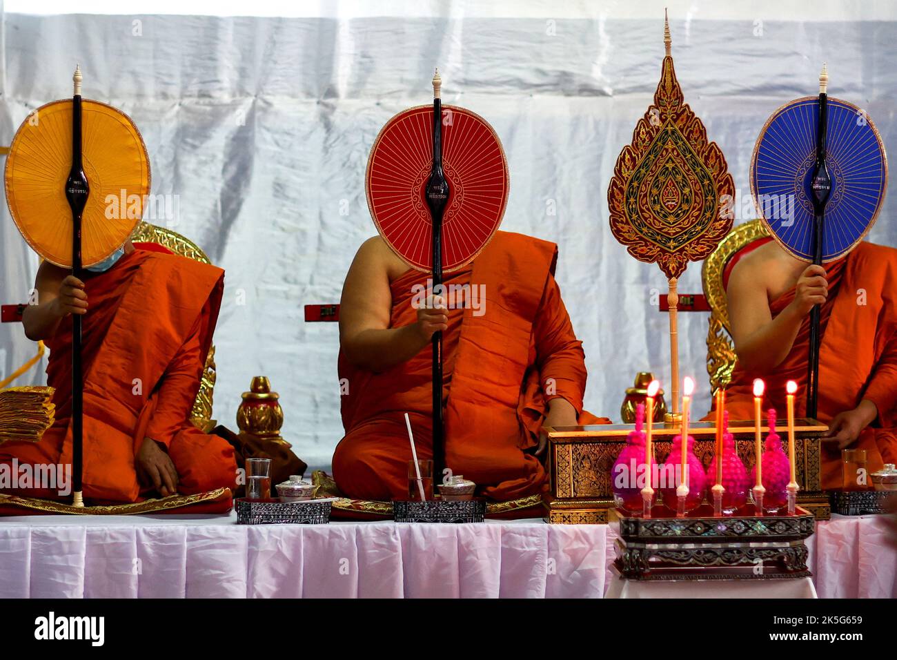 Si uthai temple hi-res stock photography and images - Alamy