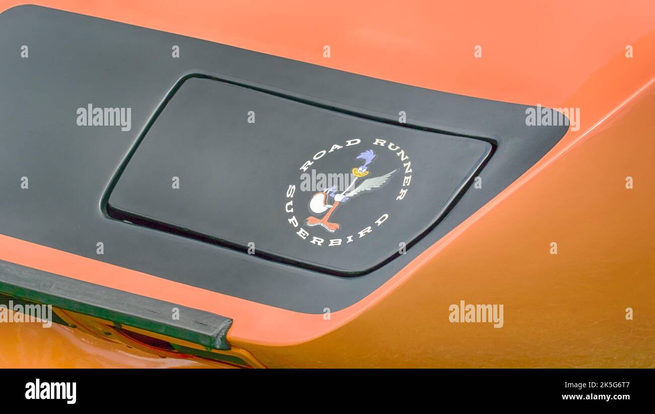 GROSSE POINTE SHORES, MI/USA - JUNE 21, 2015: A 1970 Plymouth Road ...