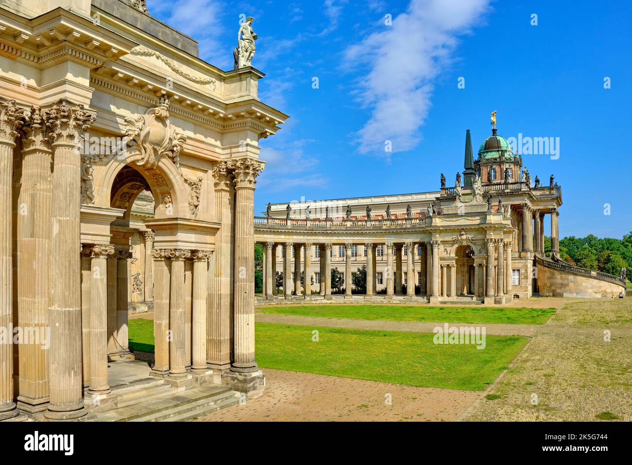 Campus scenery hi-res stock photography and images - Alamy