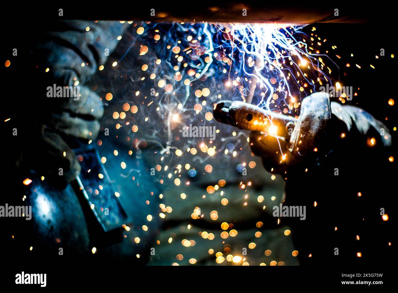 A person welding at a construction site Stock Photo - Alamy