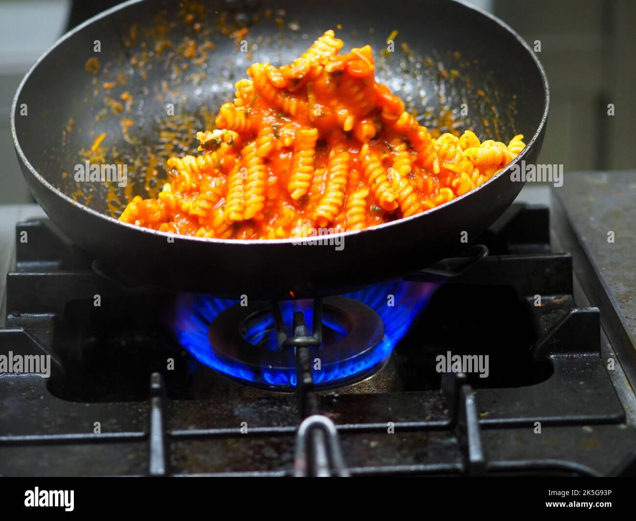 Chef tossing flame hi-res stock photography and images - Alamy