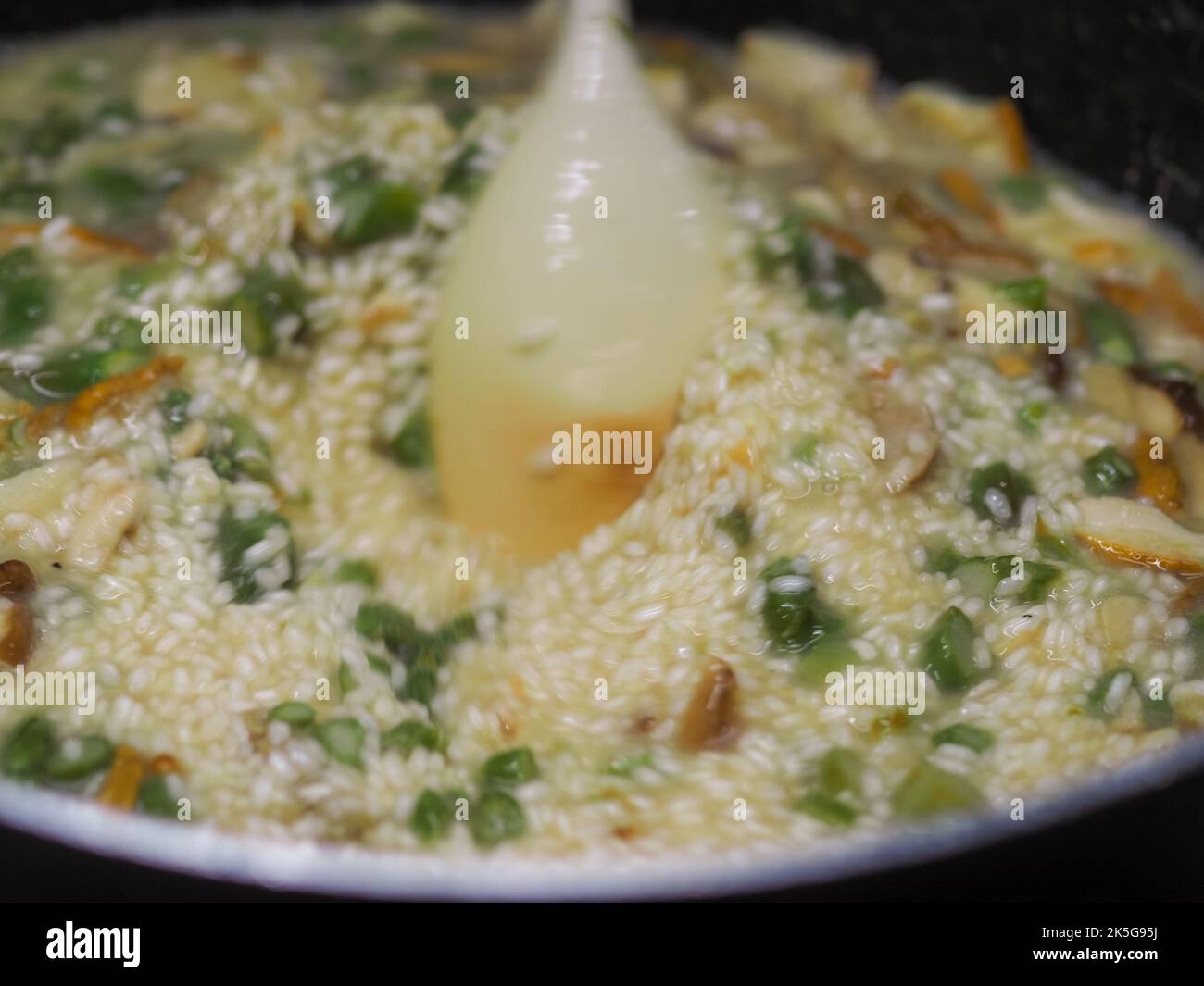 carnaroli rice grain mixing in the pan for risotto Stock Photo - Alamy