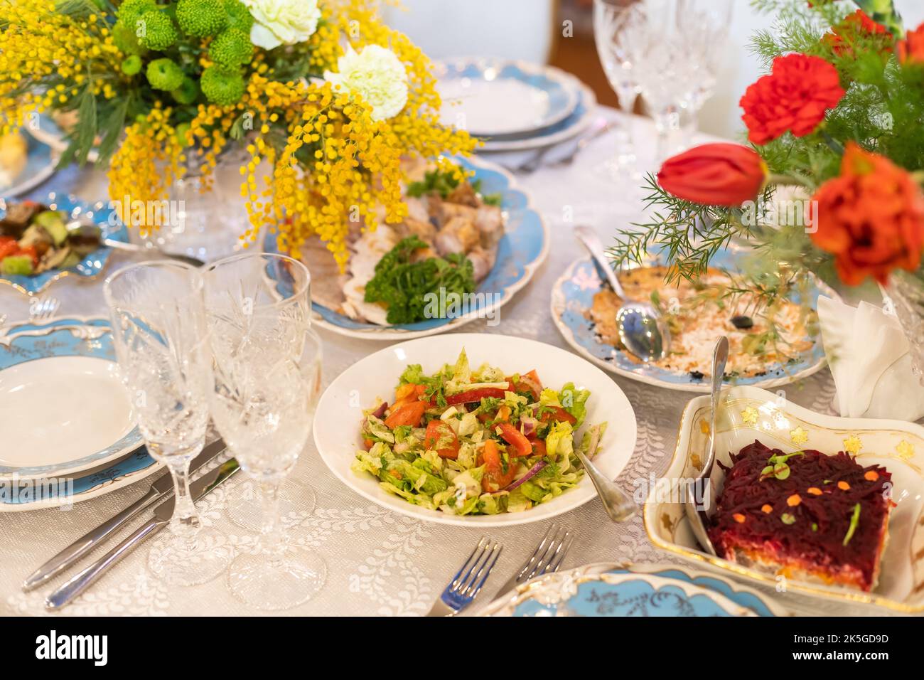 Served for a banquet table. Banquet table Images. Long dinner tables ...