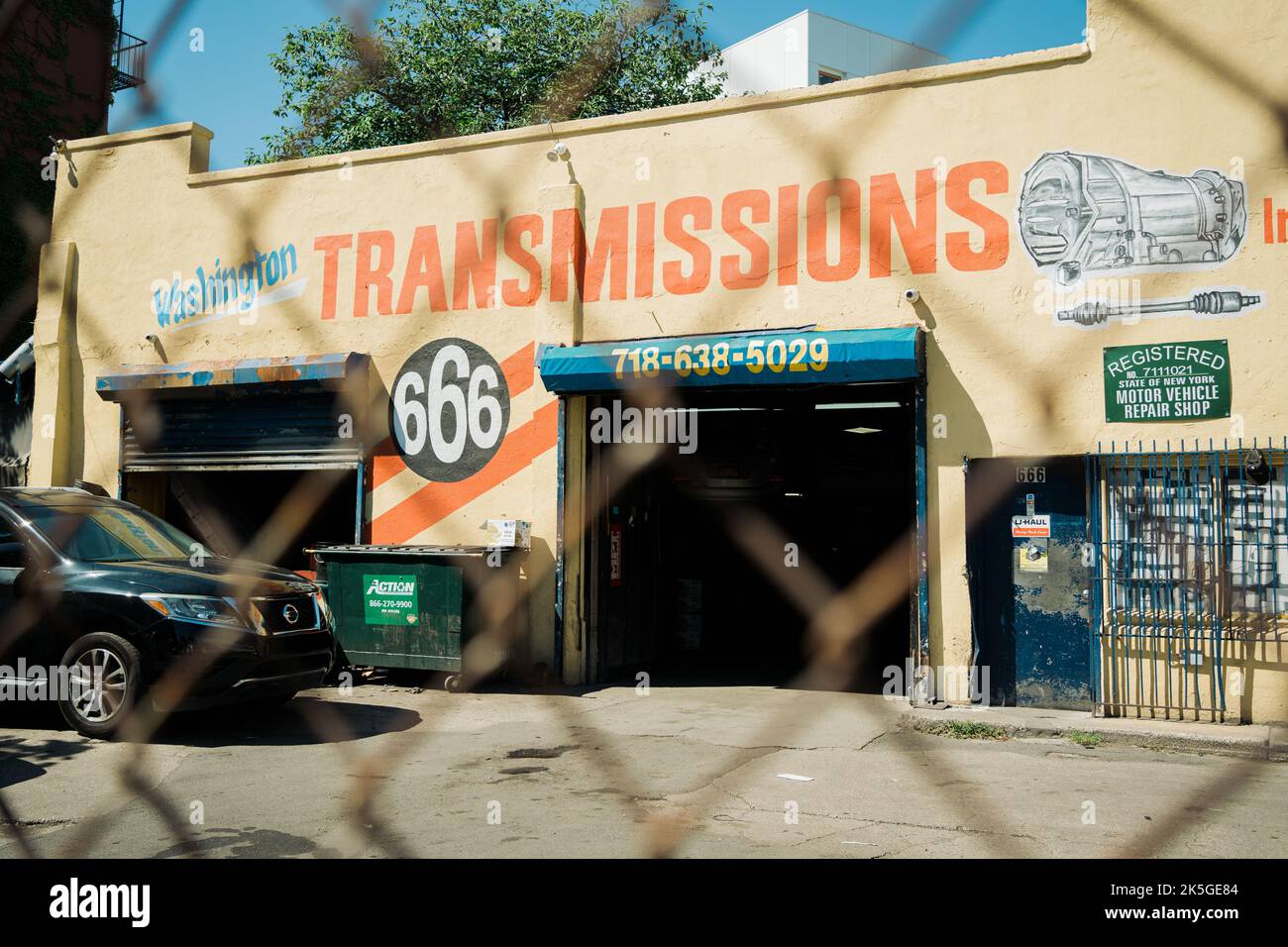 Washington Transmissions hand-painted sign, Brooklyn, New York Stock ...