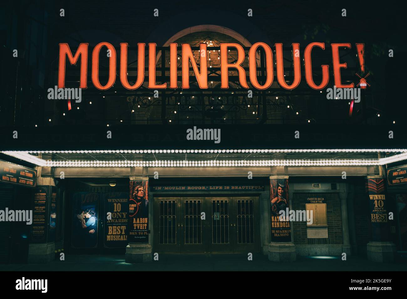 Moulin Rouge vintage neon sign at night, Manhattan, New York Stock ...