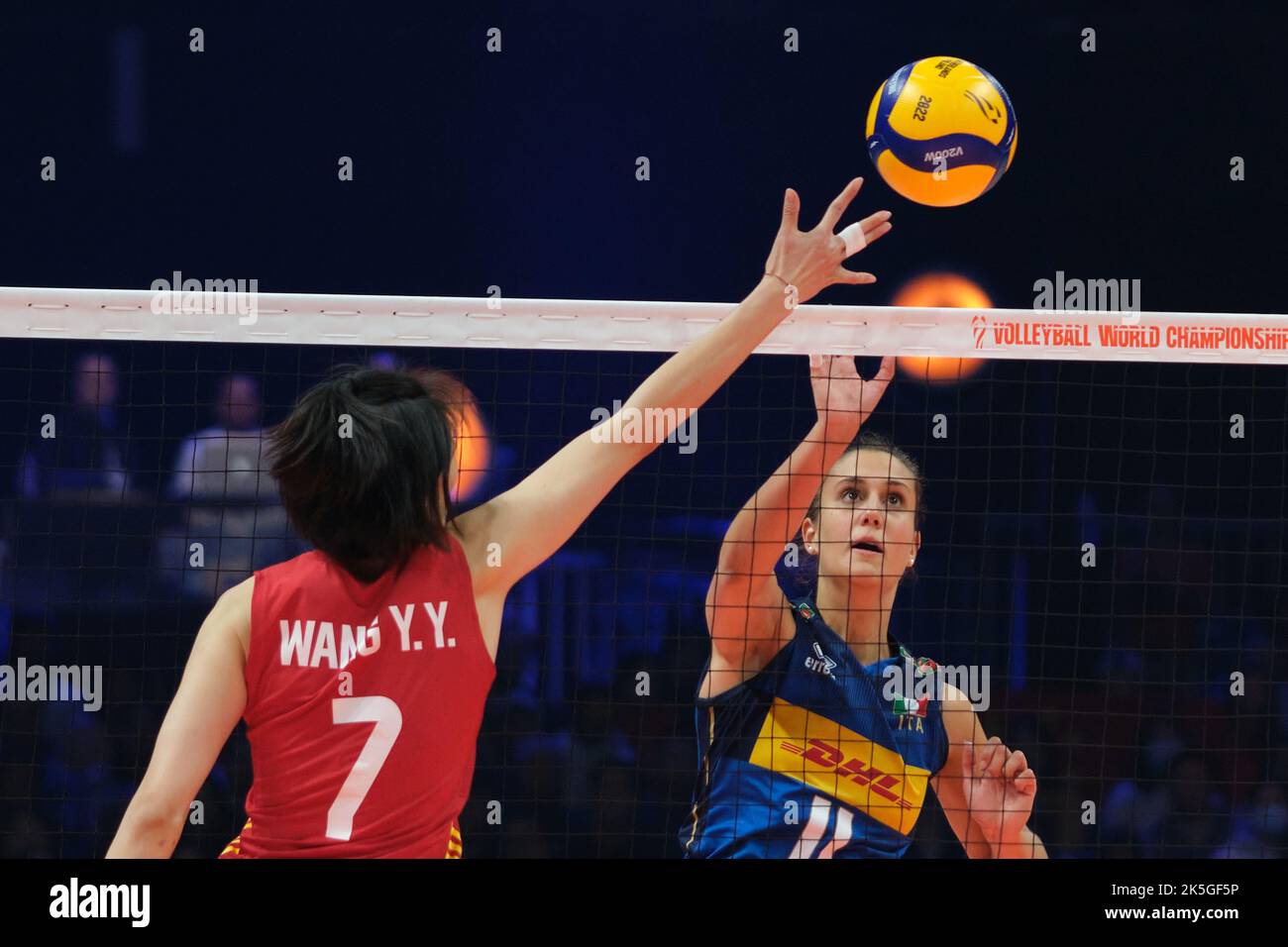 Rotterdam, Netherlands. 8th Oct, 2022. Anna Danesi (R) of Italy ...