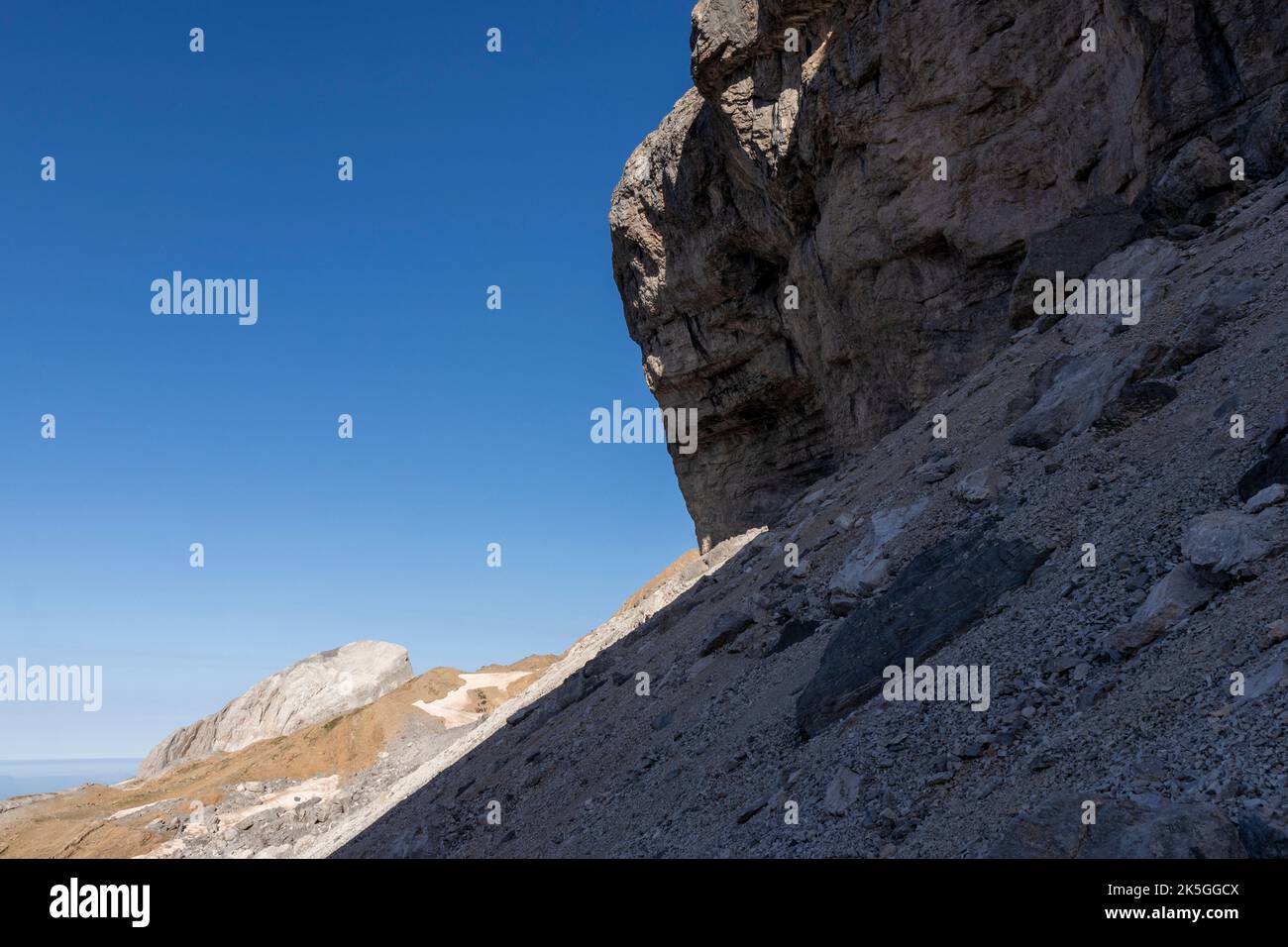 Ascent of Mount Taillon from Gavarnie Stock Photo - Alamy