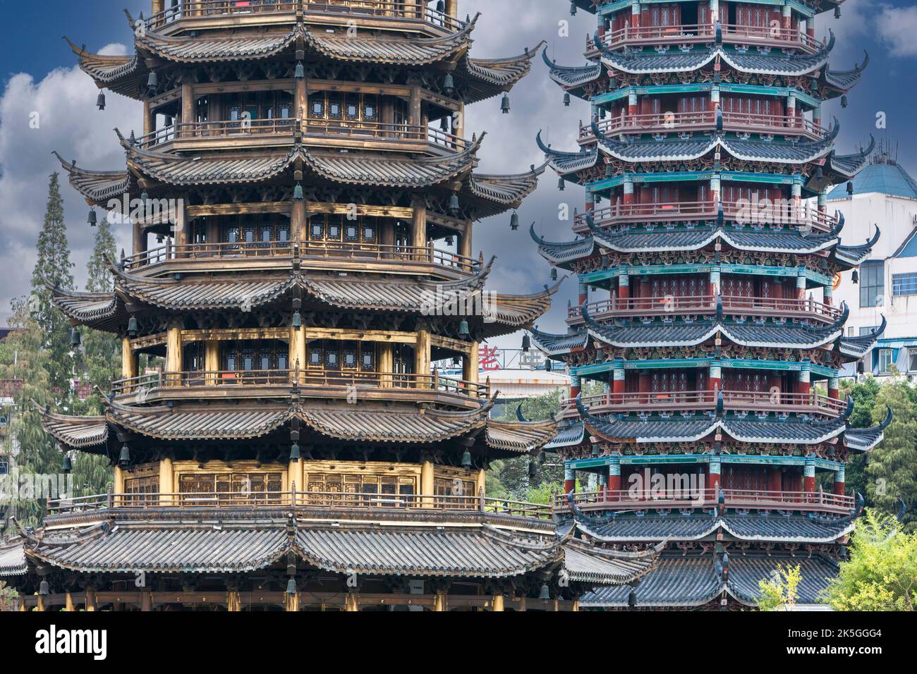 Guilin, China. Sun and Moon Pagodas beside Shan Lake Stock Photo - Alamy