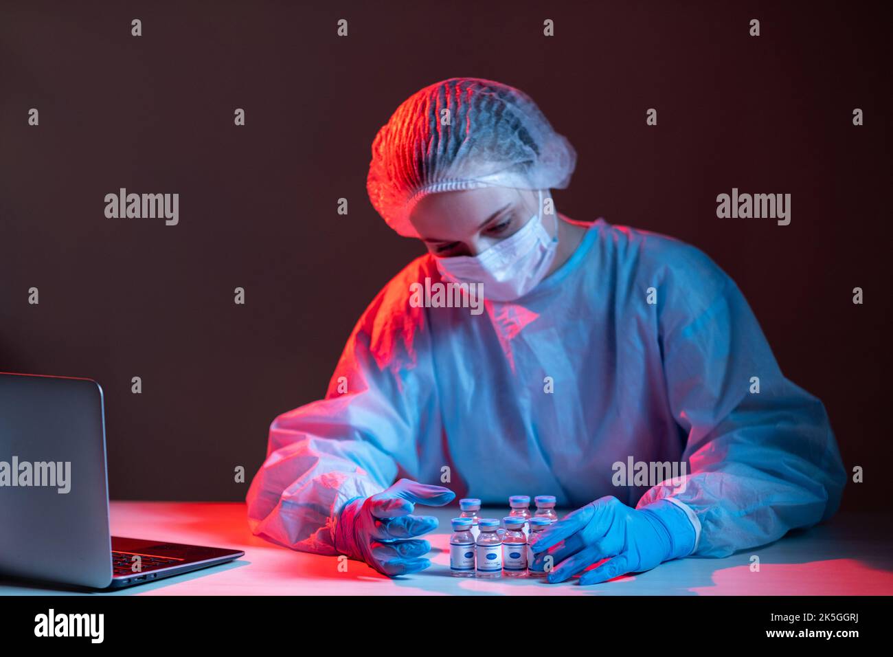 People ppe scientist checking hi-res stock photography and images - Alamy