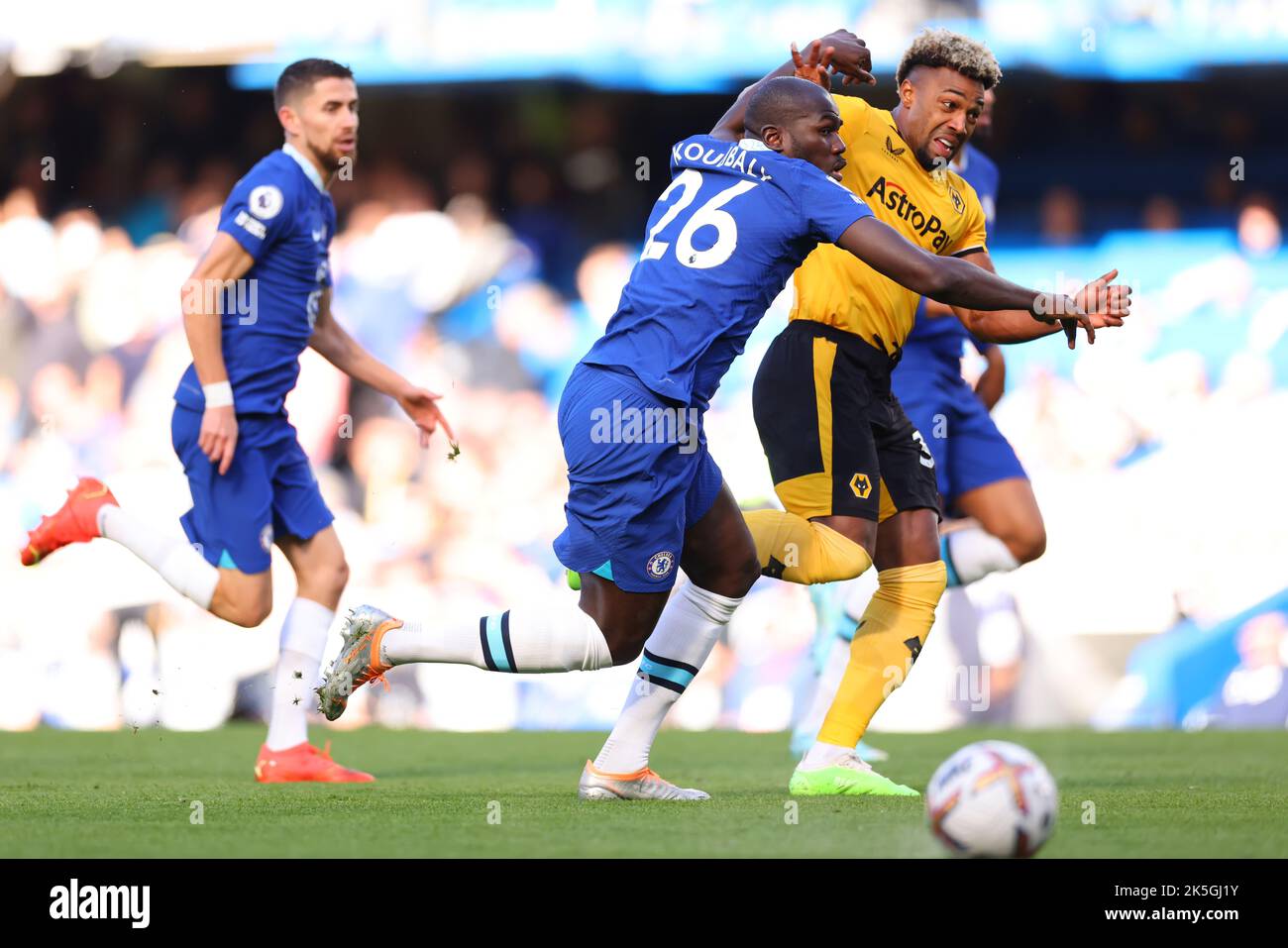 Adama traore wolves october 2022 hi-res stock photography and images ...
