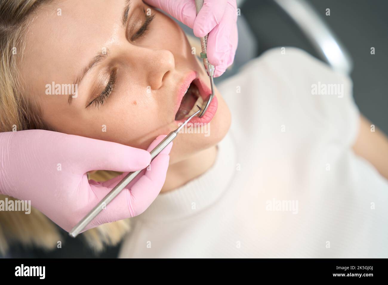 Close-up examination of teeth at the doctor Stock Photo - Alamy