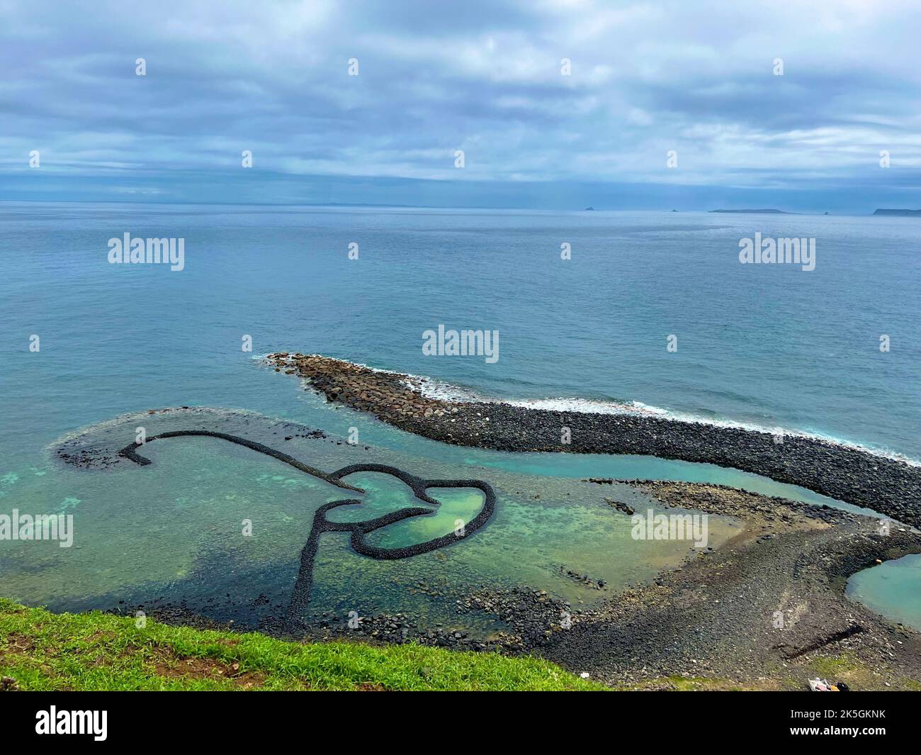 A double heart of stacked stones in the sea in Penghu, Taiwan Stock ...