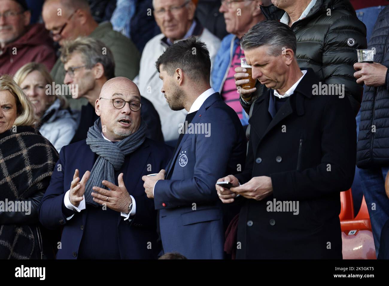 VOLENDAM - (lr) Maurits Hendriks, Ajax technical director Klaas Jan ...