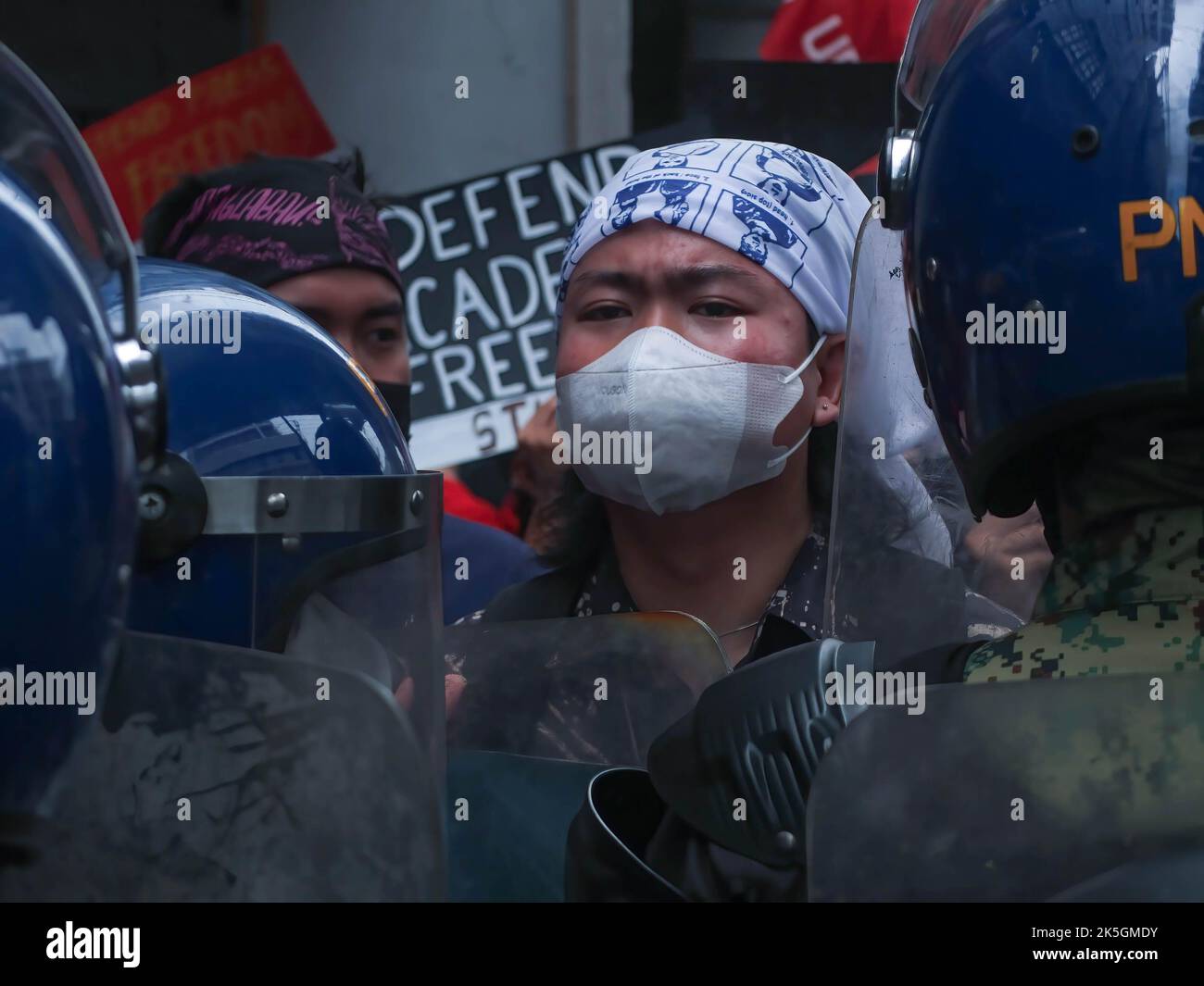 Manila, Philippines. 08th Oct, 2022. A militant protester stands his ...
