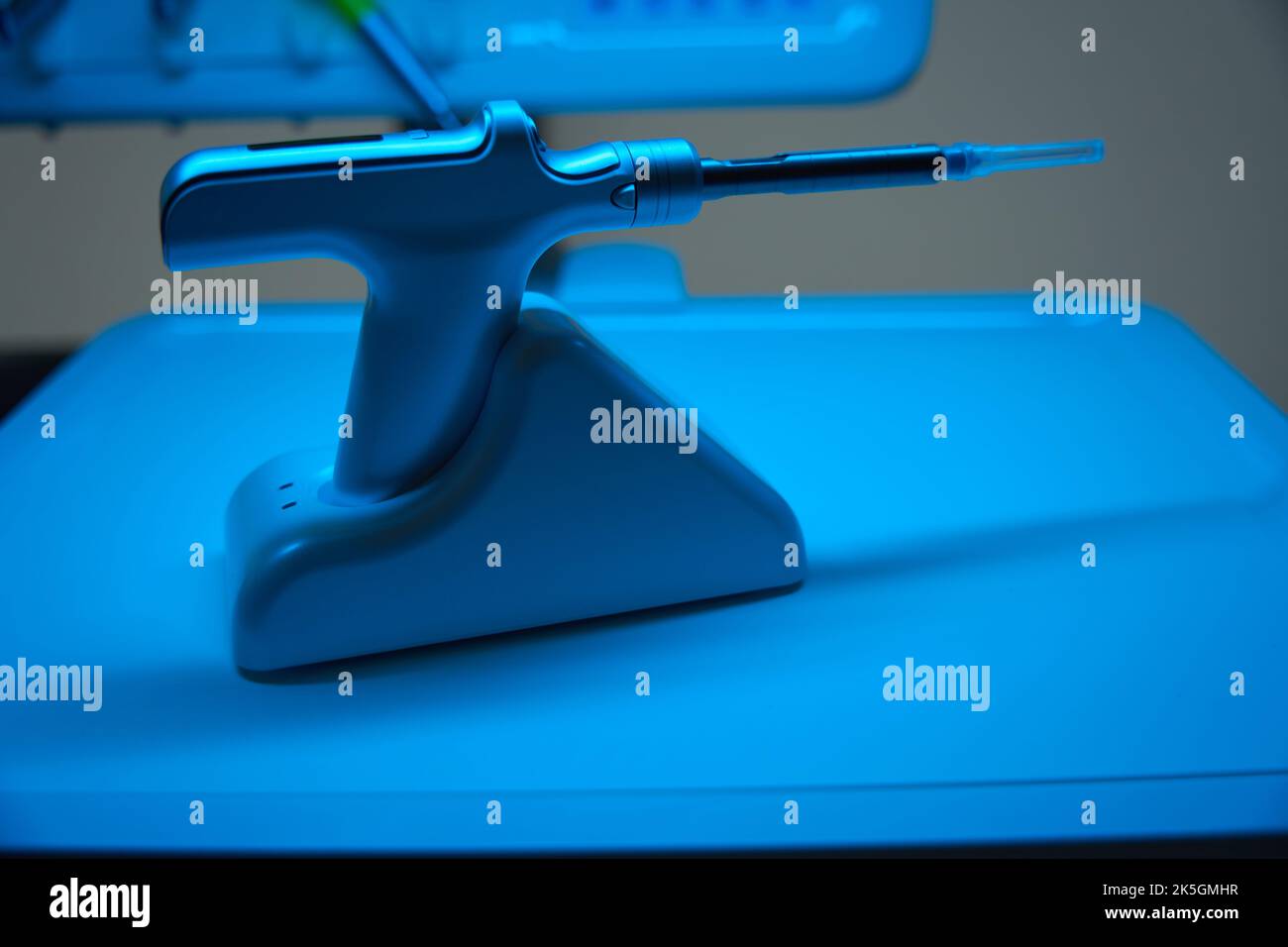 Obstruction system. Apparatus for three-dimensional obturation of root ...