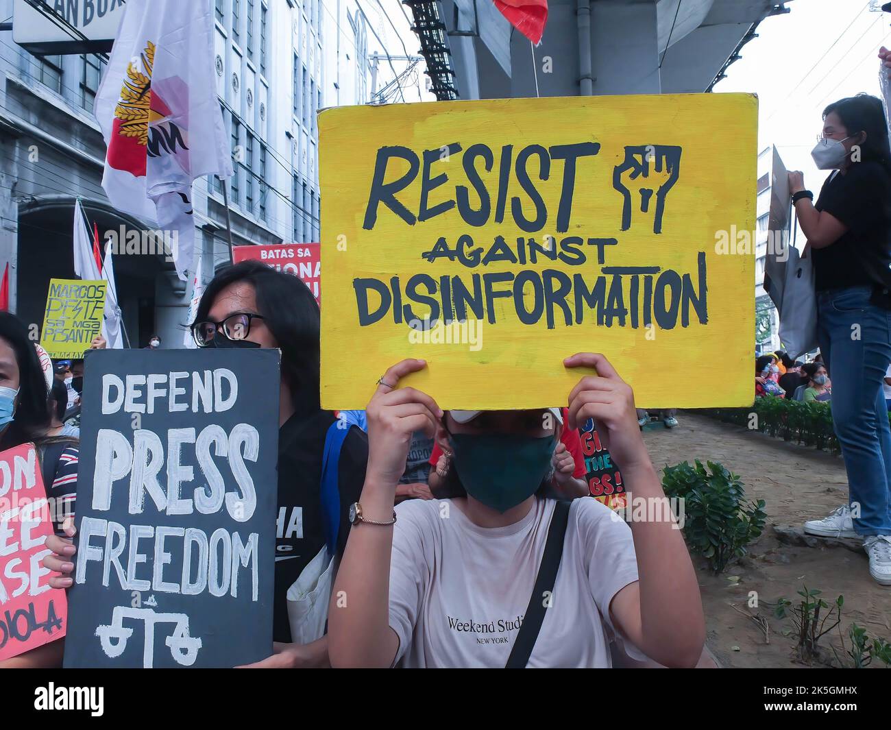 Manila, Philippines. 08th Oct, 2022. Militant protesters hold placards ...