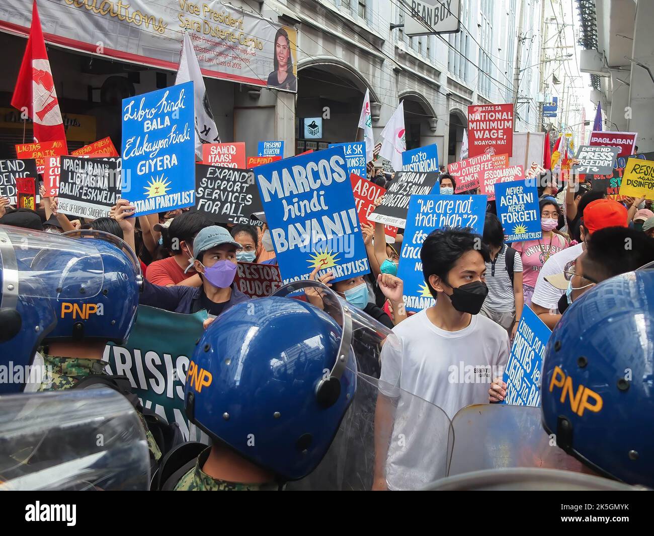 Manila, Philippines. 08th Oct, 2022. Protesters were blocked by members ...