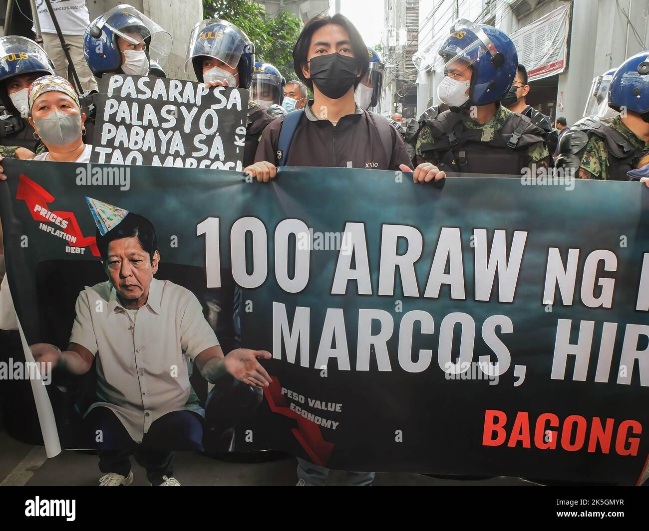 Manila, Philippines. 08th Oct, 2022. Militant protesters hold a large ...