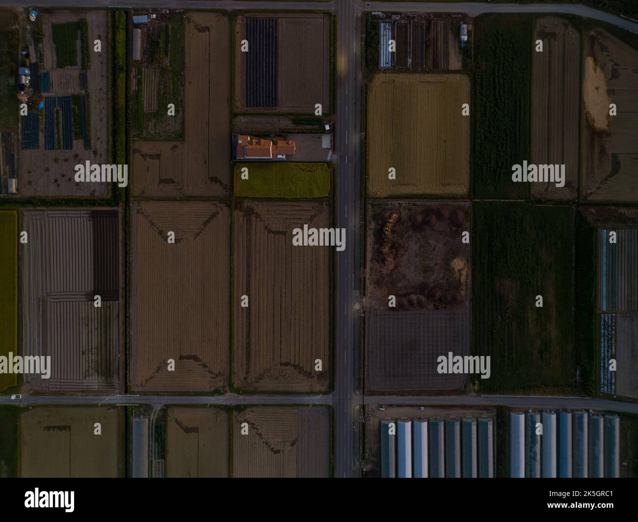Aerial view of road through fields in rural farming neighborhood Stock ...