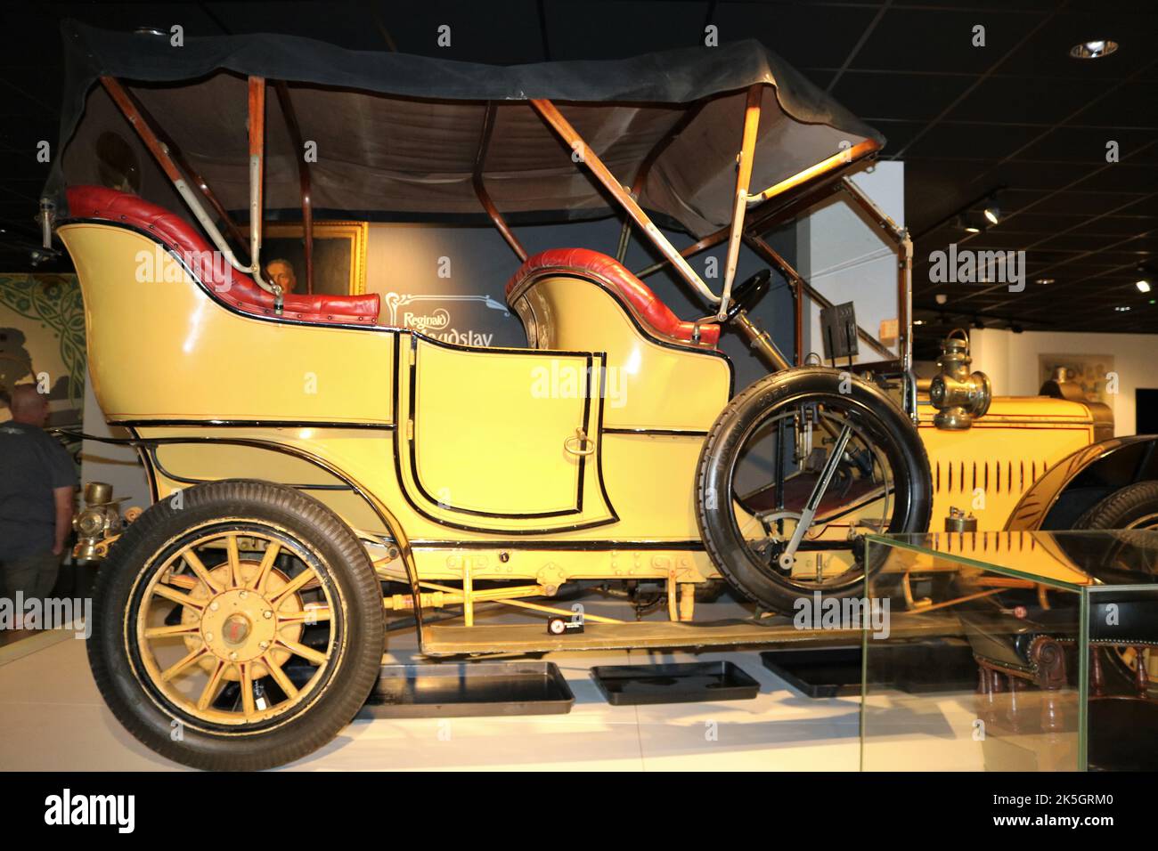 Standard car hi-res stock photography and images - Alamy