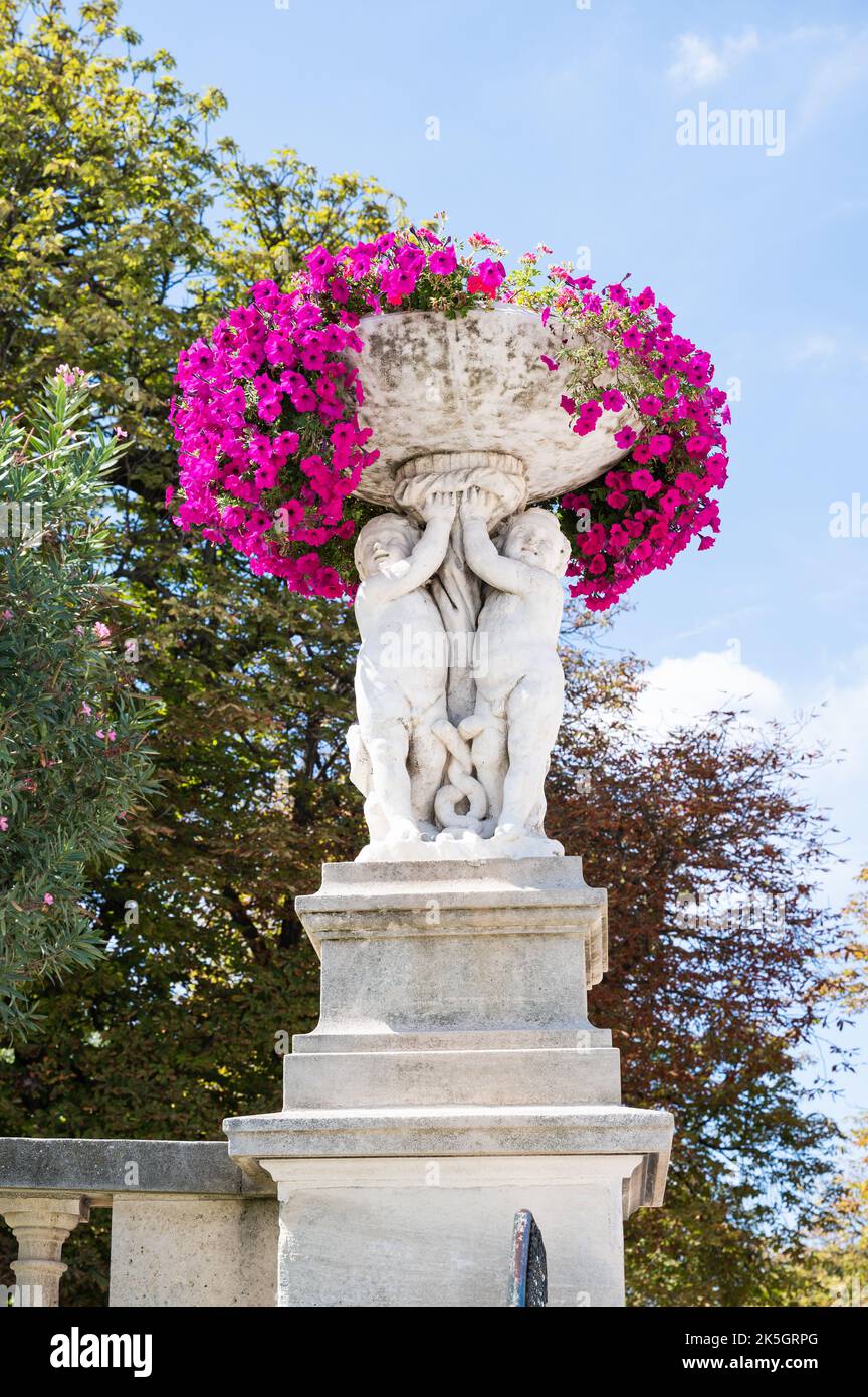 Luxembourg Gardens located between Saint-Germain and Latin Quarter in ...