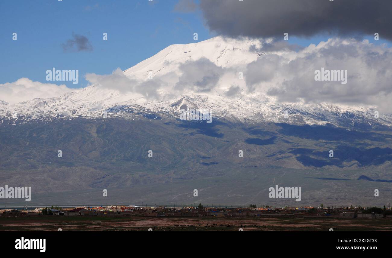 Mount Ararat is the highest mountain in Turkey Stock Photo - Alamy
