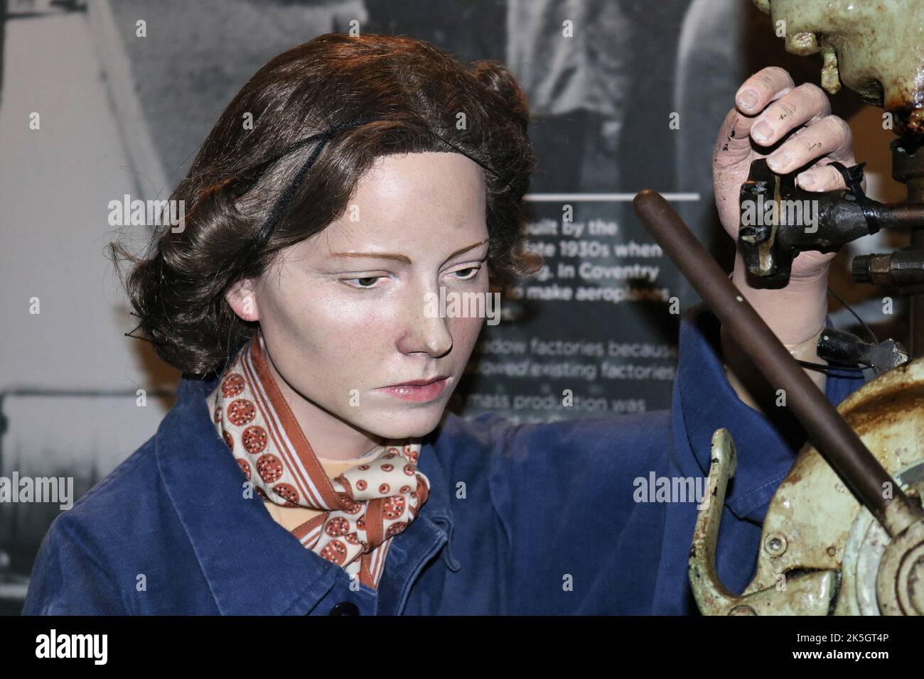 WWII Working women in engineering using machinery Stock Photo - Alamy