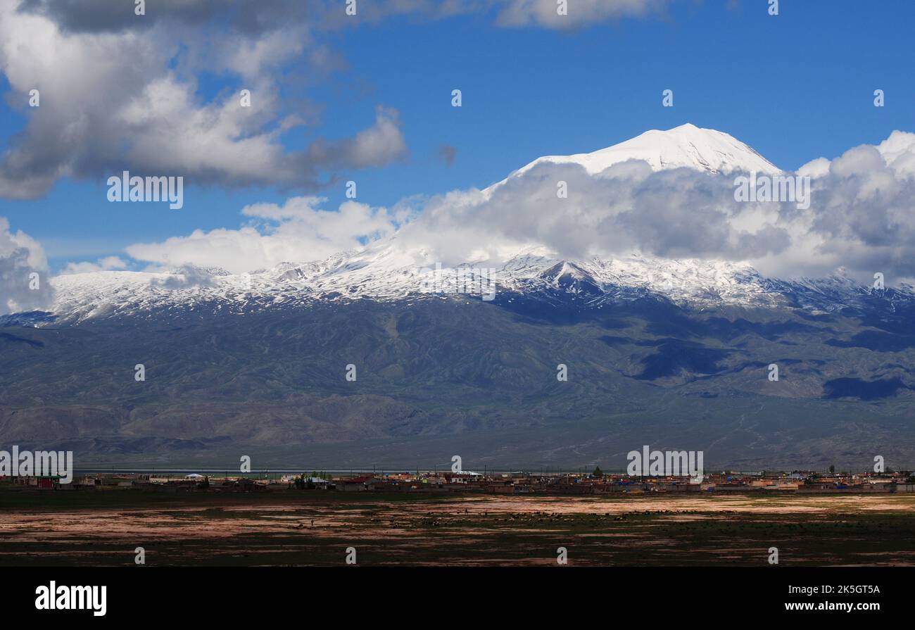 Mount Ararat is the highest mountain in Turkey Stock Photo - Alamy