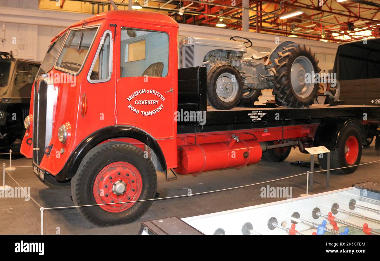 1954 maudslay monarch flat bed lorry hi-res stock photography and ...