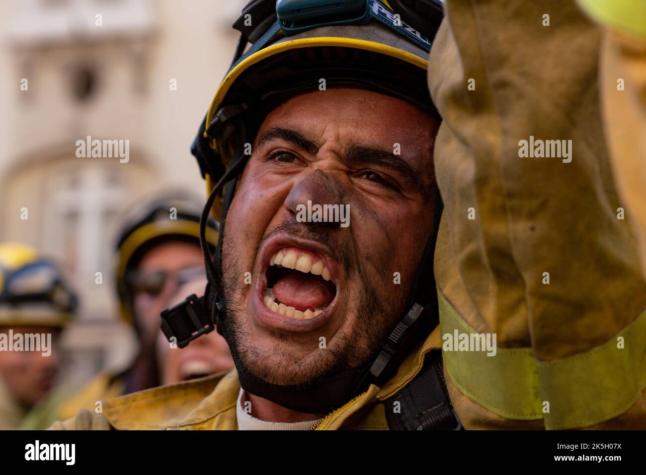 Madrid, Spain. 08th Oct, 2022. A firefighter chants slogans during the ...