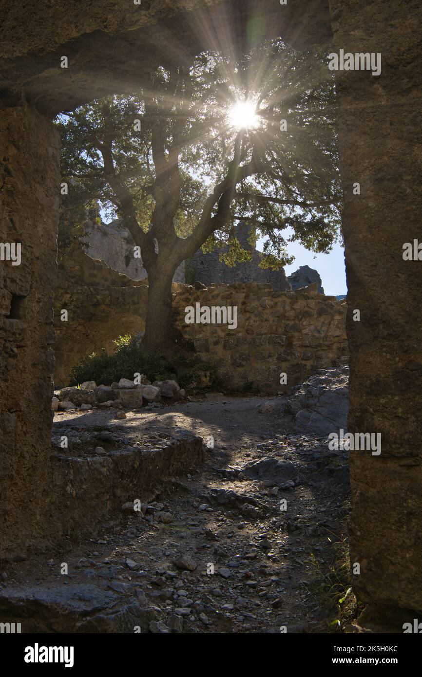 Sunrise over castle hi-res stock photography and images - Alamy