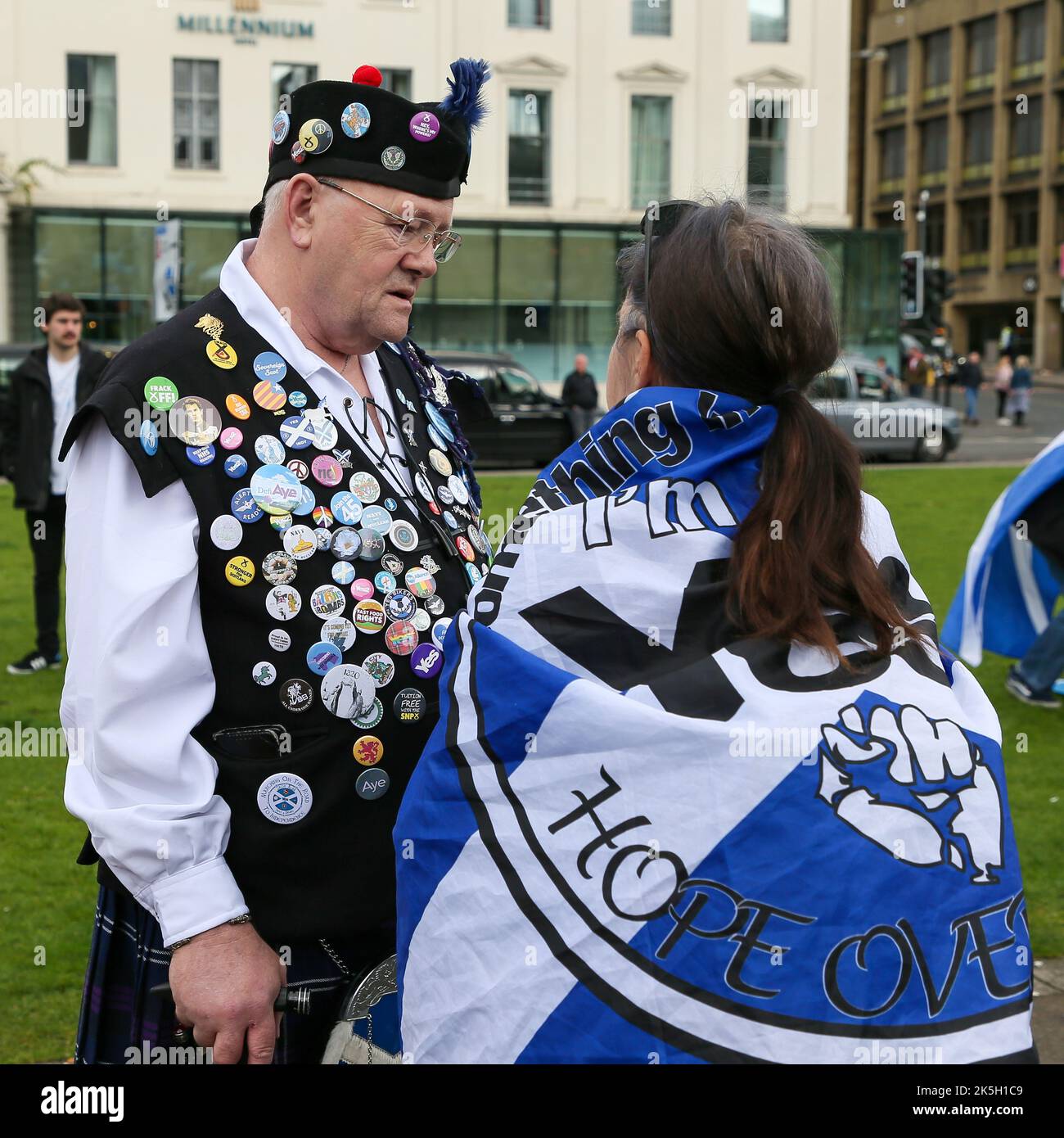 Referendum scotland badges hi-res stock photography and images - Alamy