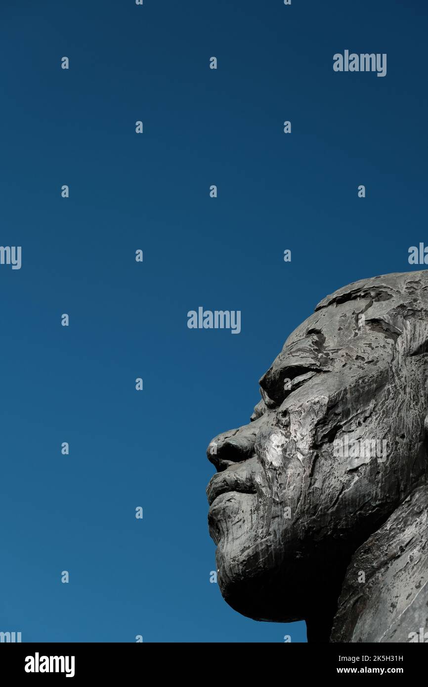 Mandela on the South Bank Stock Photo - Alamy
