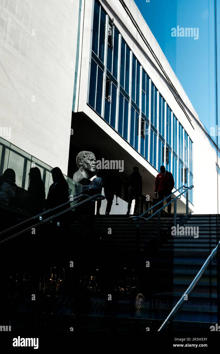 Mandela on the South Bank Stock Photo - Alamy