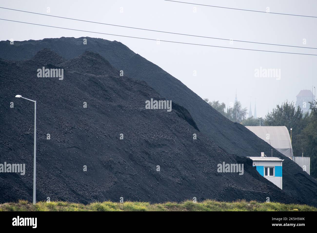 Imported black coal hi-res stock photography and images - Alamy