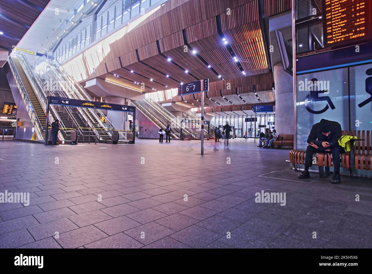 London Bridge Station during 2022 Rail Strike Stock Photo - Alamy