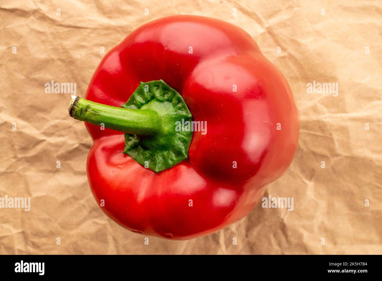 One red bell pepper, close-up, on craft paper, top view Stock Photo - Alamy