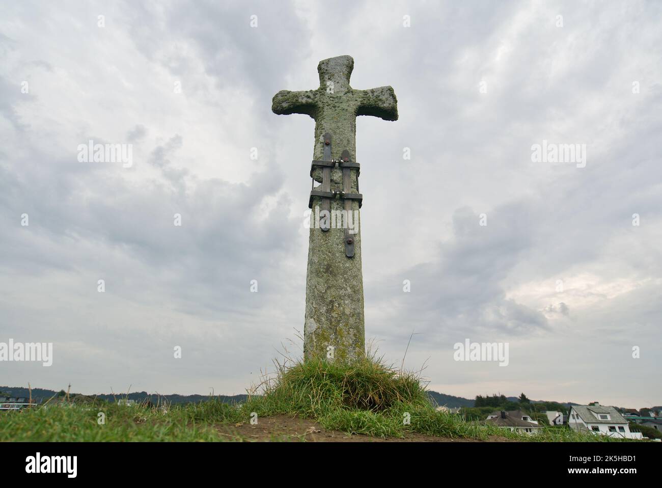 KROSSHAUGEN - A historic cross next to Norway's National Monument ...