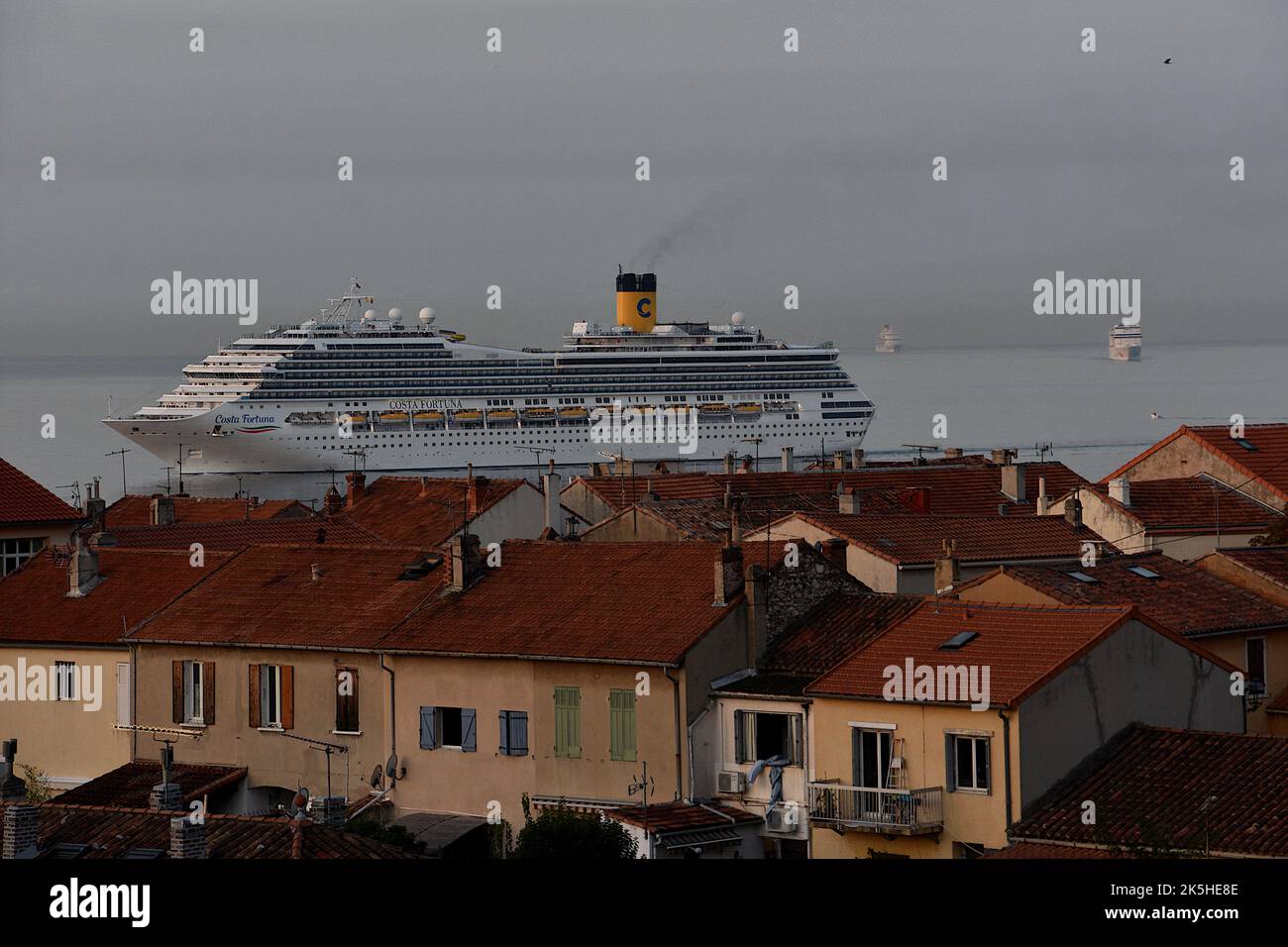 The liners Costa Fortuna (L), MSC Magnifica (R) and Costa Firenze (C ...