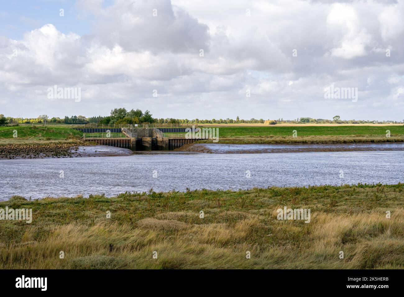 Sluice on the river Nene on an autumn afternoon, Lincolnshire, the fens ...