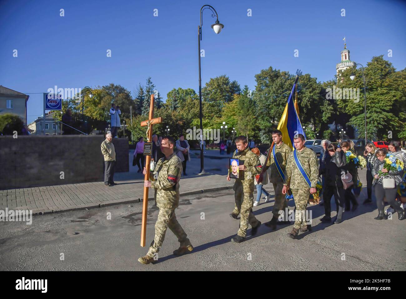 Sambir, Ukraine. 28th Sep, 2022. A funeral procession passes through ...