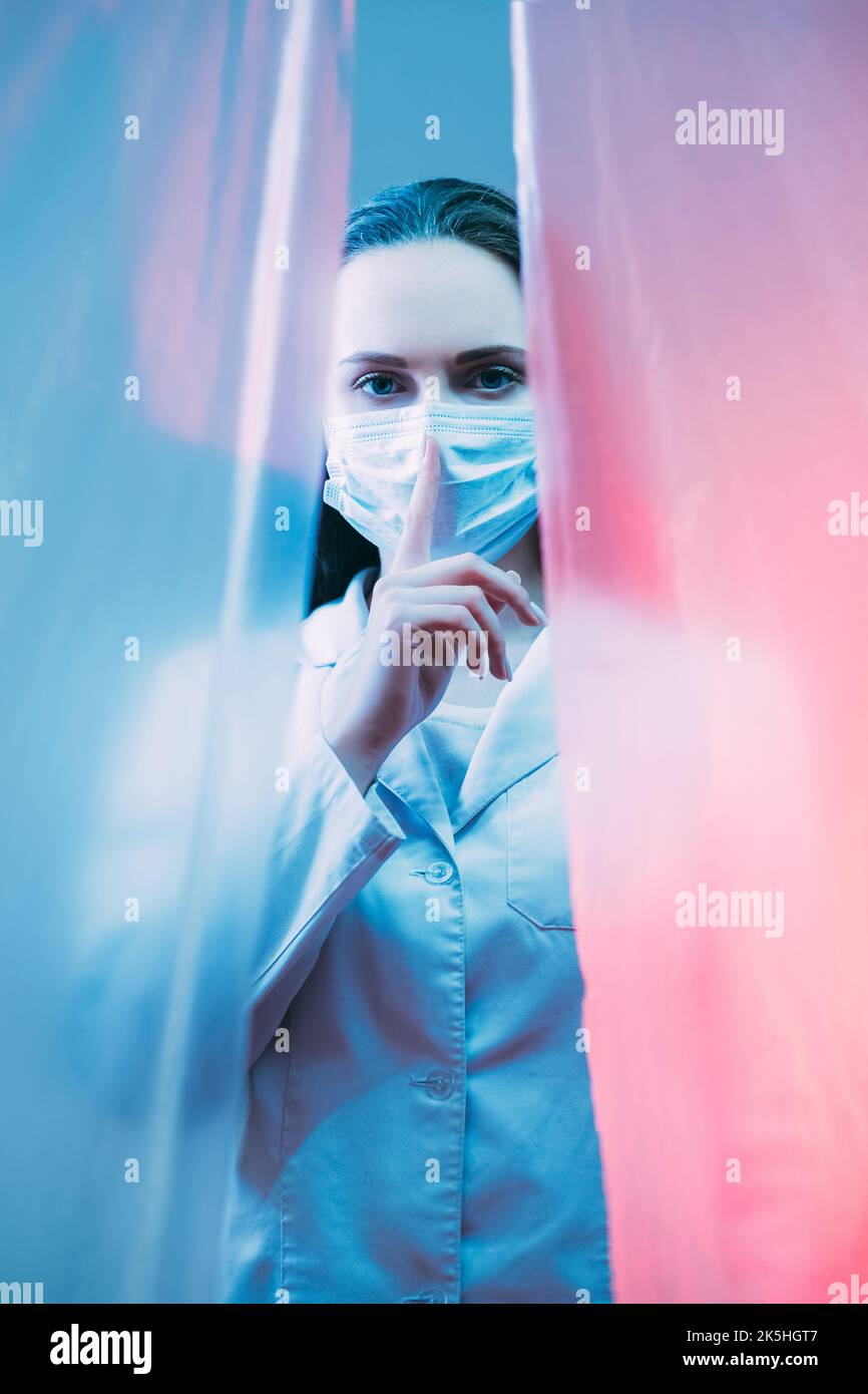 medical secret doctor warning with shh gesture Stock Photo - Alamy