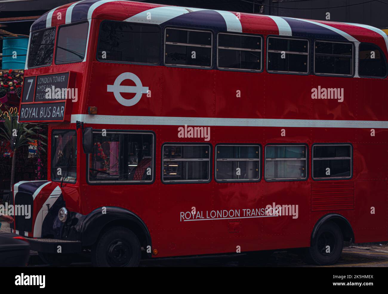 Double decker cafe hi-res stock photography and images - Alamy