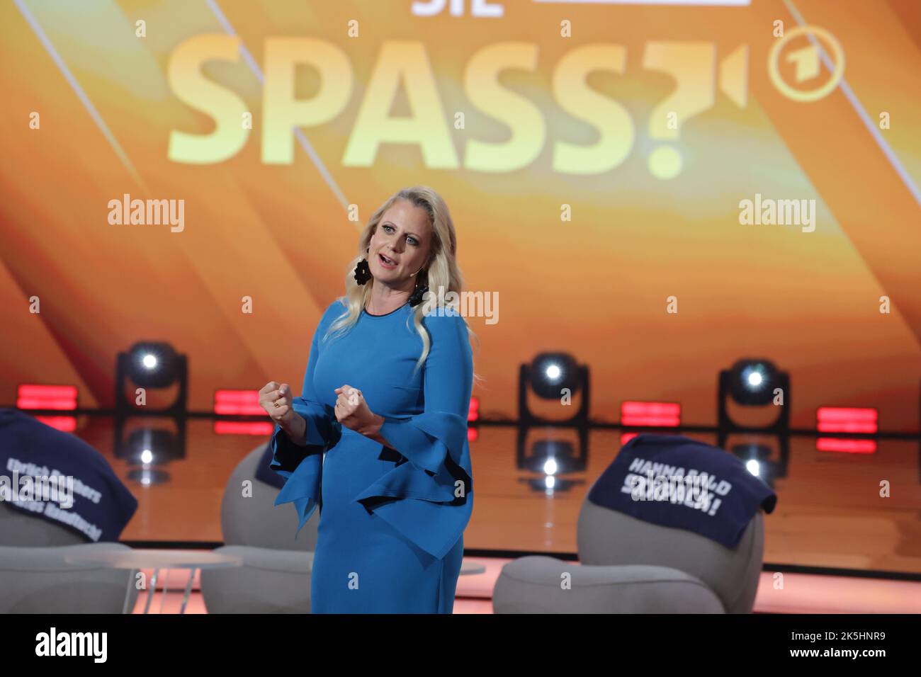 Berlin, Germany. 08th Oct, 2022. Barbara Schöneberger is on stage at the ARD show "Verstehen Sie ...