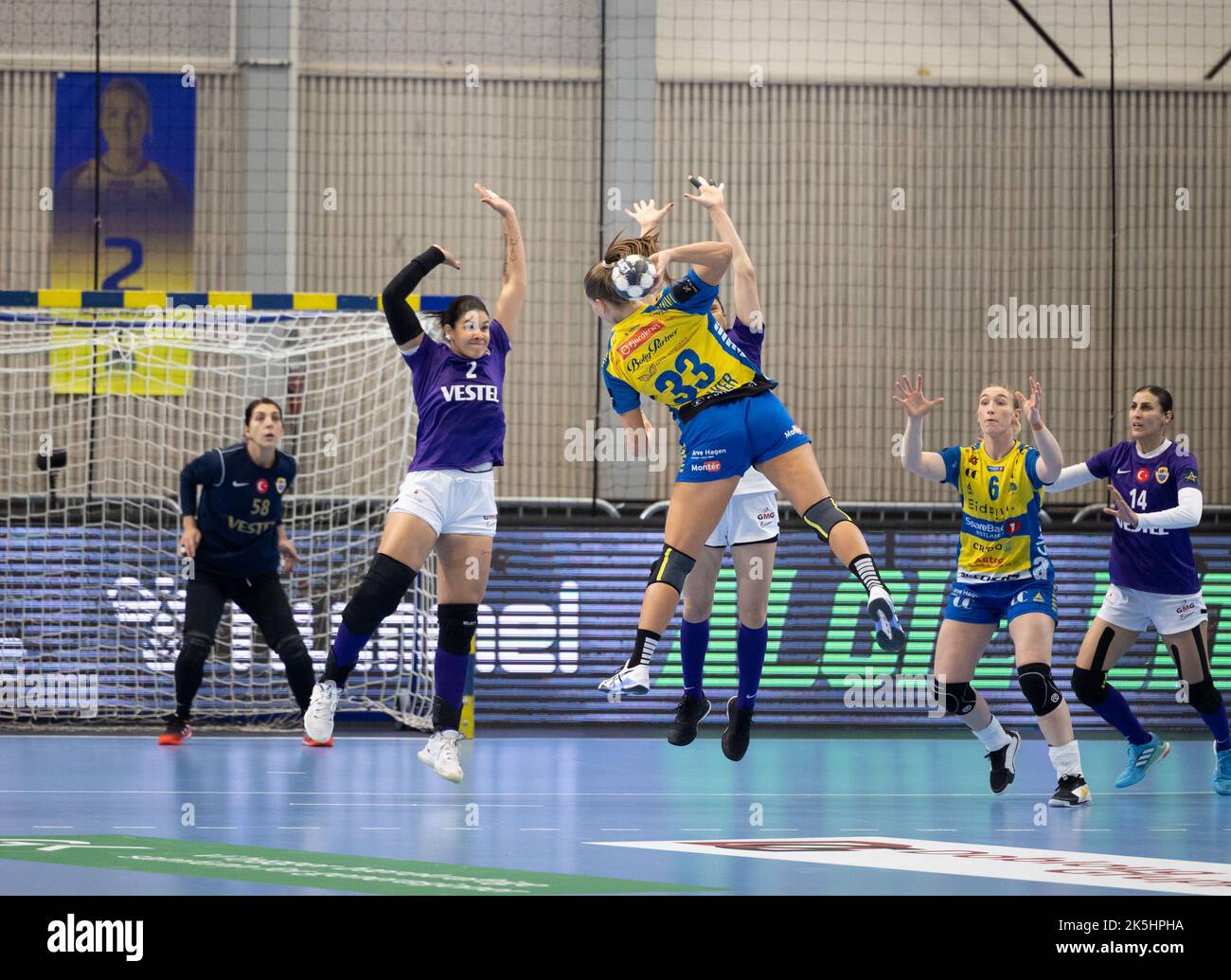 33 cl hi-res stock photography and images - Alamy