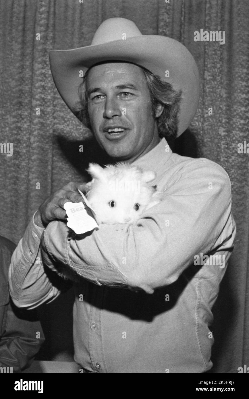 Steve Kanaly at Stars and Hearts benefit for The Fund For Animals at ...