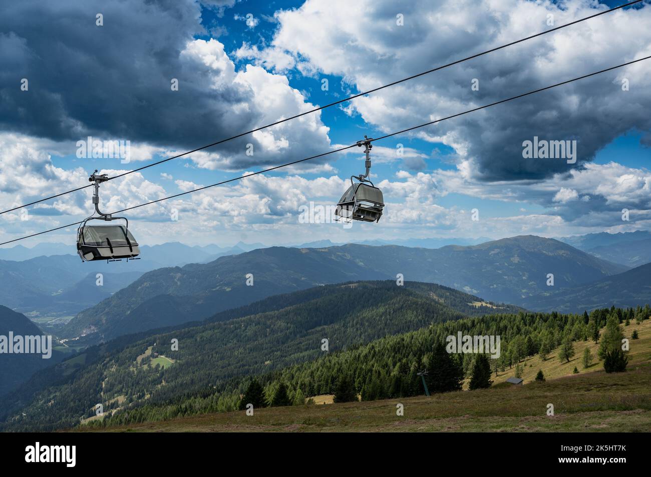 Two cable car gondolas hi-res stock photography and images - Alamy