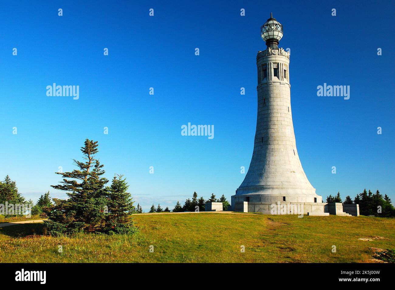 War Memorial Tower, Mt Greylock Stock Photo - Alamy